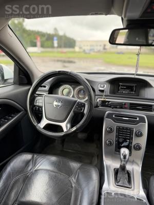 White Volvo V70 2013 in Riga, with an engine capacity of 2.40 L and mileage of 284 thousand km for 6300 €, photo 20 on AUTOMOTO.COM.LV