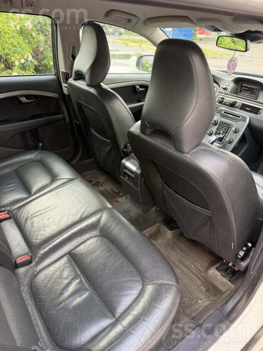White Volvo V70 2013 in Riga, with an engine capacity of 2.40 L and mileage of 284 thousand km for 6300 €, photo 22 on AUTOMOTO.COM.LV