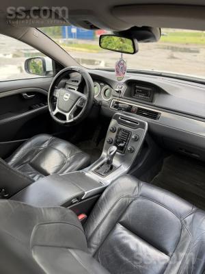 White Volvo V70 2013 in Riga, with an engine capacity of 2.40 L and mileage of 284 thousand km for 6300 €, photo 23 on AUTOMOTO.COM.LV