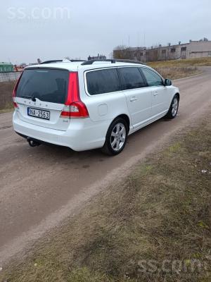 Balts Volvo V70 2013 Daugavpils, ar dzinēja tilpumu 2.00 L un nobraukumu 335 tūkst. km par 7000 €, foto 5 vietnē AUTOMOTO.COM.LV