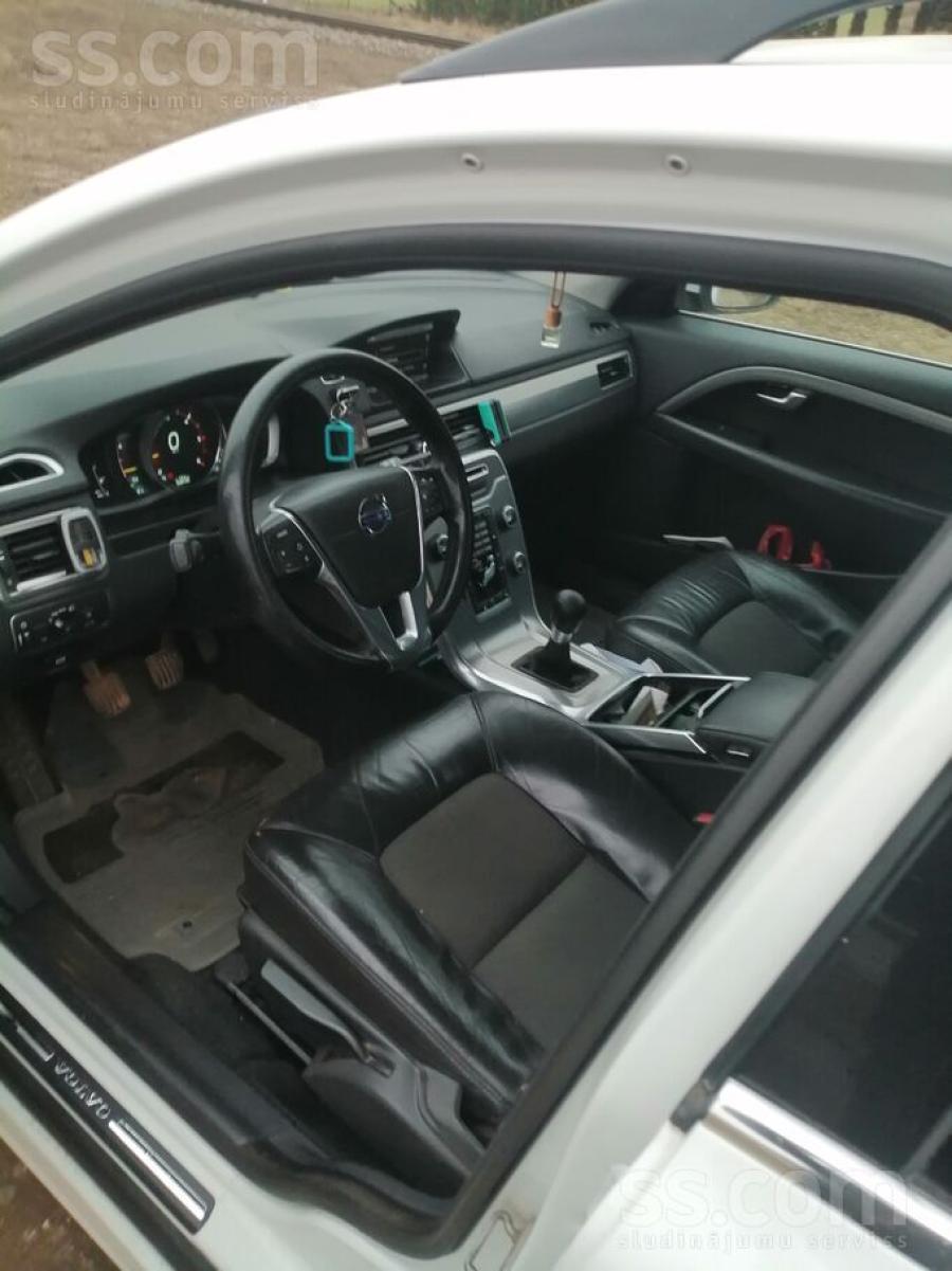 Balts Volvo V70 2013 Daugavpils, ar dzinēja tilpumu 2.00 L un nobraukumu 335 tūkst. km par 7000 €, foto 6 vietnē AUTOMOTO.COM.LV