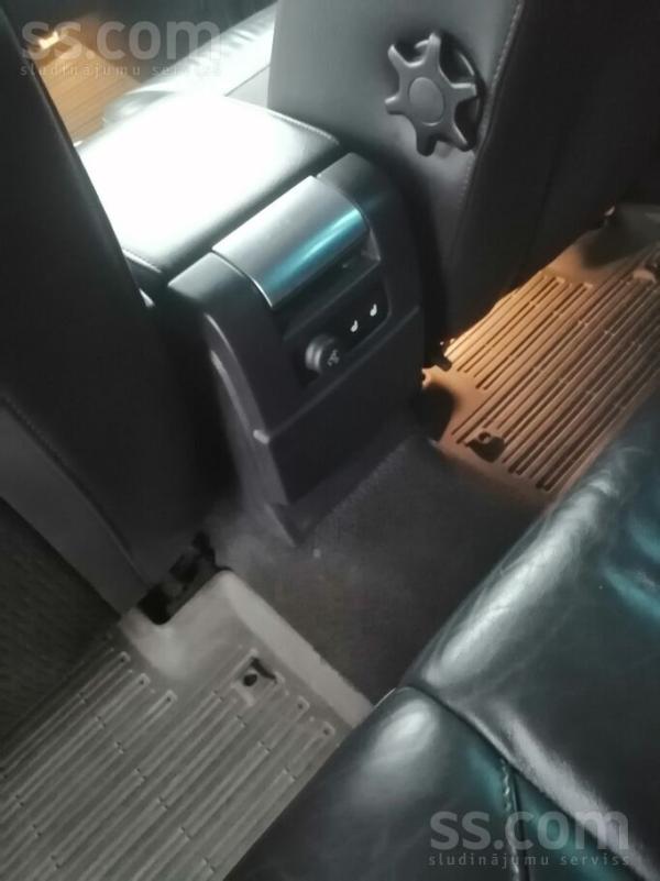 White Volvo V70 2013 in Daugavpils, with an engine capacity of 2.00 L and mileage of 335 thousand km for 7000 €, photo 6 on AUTOMOTO.COM.LV