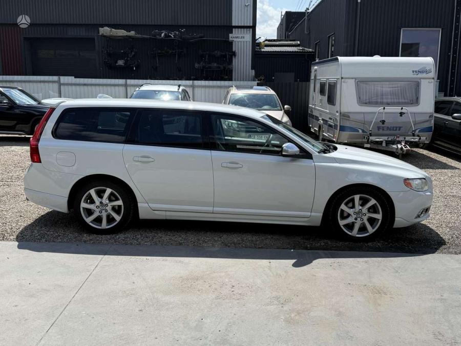 Balts Volvo V70 2013 Kauņa, ar dzinēja tilpumu 1.98 L un nobraukumu 394 tūkst. km par 6650 €, foto 10 vietnē AUTOMOTO.COM.LV