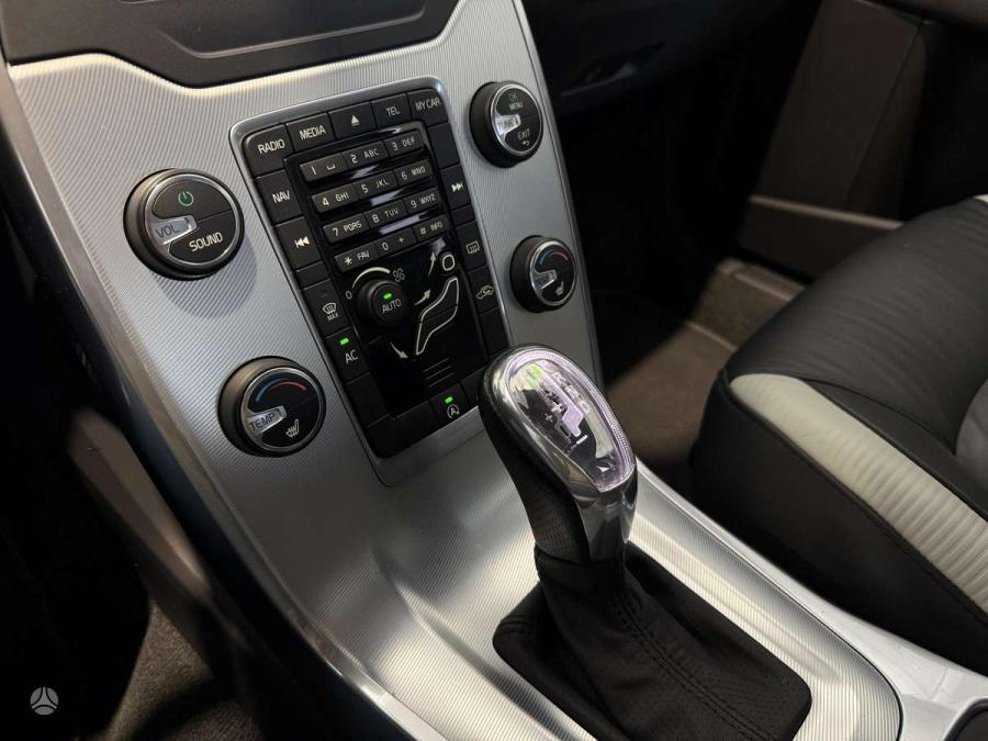Balts Volvo V70 2013 Kauņa, ar dzinēja tilpumu 1.98 L un nobraukumu 394 tūkst. km par 6650 €, foto 21 vietnē AUTOMOTO.COM.LV