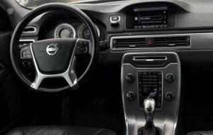 White Volvo V70 2013 in Klaipeda, with an engine capacity of 0.00 L and mileage of 371 thousand km for 2540 €, photo 3 on AUTOMOTO.COM.LV