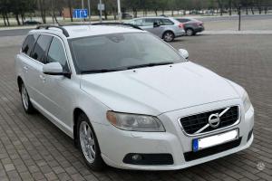 White Volvo V70 2013 in Klaipeda, with an engine capacity of 0.00 L and mileage of 371 thousand km for 2540 €, photo 4 on AUTOMOTO.COM.LV