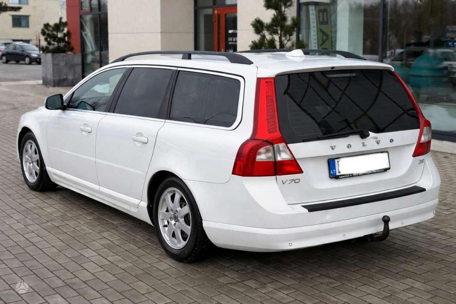 White Volvo V70 2013 in Klaipeda, with an engine capacity of 0.00 L and mileage of 371 thousand km for 2540 €, photo 6 on AUTOMOTO.COM.LV