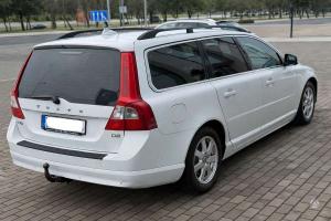 White Volvo V70 2013 in Klaipeda, with an engine capacity of 0.00 L and mileage of 371 thousand km for 2540 €, photo 7 on AUTOMOTO.COM.LV