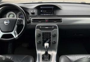 White Volvo V70 2013 in Klaipeda, with an engine capacity of 0.00 L and mileage of 371 thousand km for 2540 €, photo 11 on AUTOMOTO.COM.LV