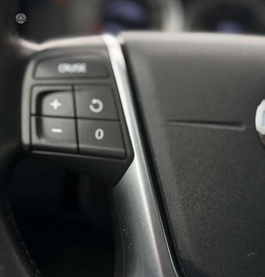 White Volvo V70 2013 in Klaipeda, with an engine capacity of 0.00 L and mileage of 371 thousand km for 2540 €, photo 12 on AUTOMOTO.COM.LV
