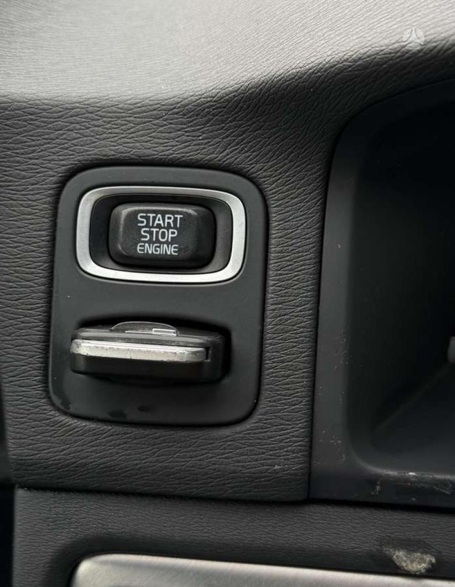 White Volvo V70 2013 in Klaipeda, with an engine capacity of 0.00 L and mileage of 371 thousand km for 2540 €, photo 14 on AUTOMOTO.COM.LV