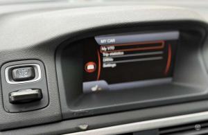 White Volvo V70 2013 in Klaipeda, with an engine capacity of 0.00 L and mileage of 371 thousand km for 2540 €, photo 19 on AUTOMOTO.COM.LV