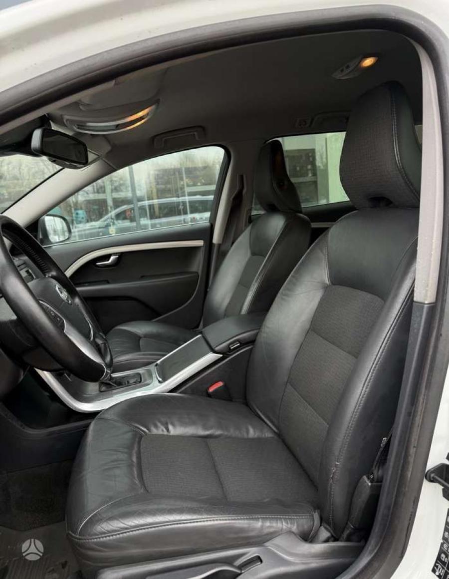 White Volvo V70 2013 in Klaipeda, with an engine capacity of 0.00 L and mileage of 371 thousand km for 2540 €, photo 23 on AUTOMOTO.COM.LV