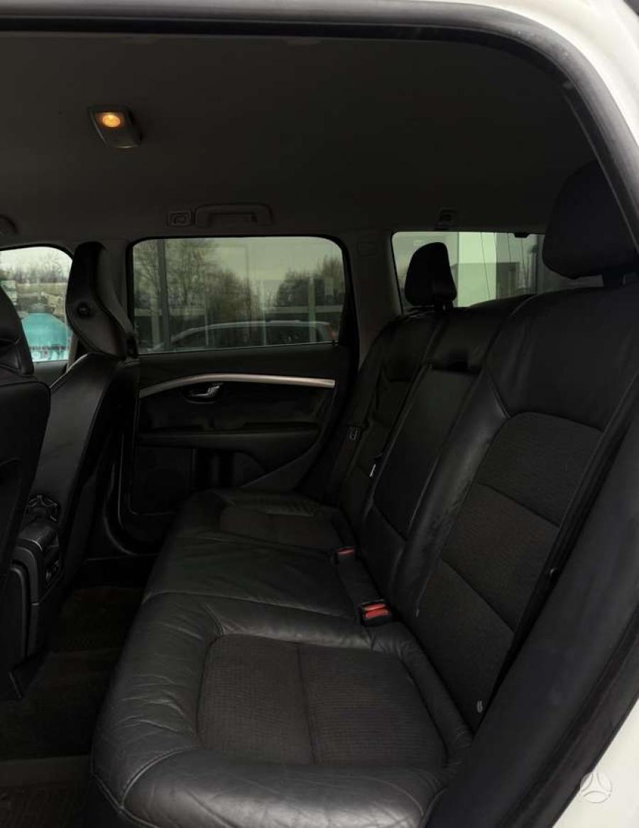 White Volvo V70 2013 in Klaipeda, with an engine capacity of 0.00 L and mileage of 371 thousand km for 2540 €, photo 24 on AUTOMOTO.COM.LV