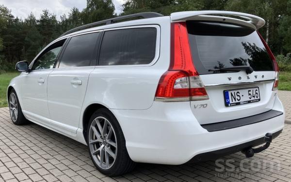 Volvo V70 2013 LiepÄja vietnÄ Balts Volvo V70 2013 LiepÄja, ar dzinÄja tilpumu 1.60 L un nobraukumu 301 tÅ«kst. km par 3500 ā¬, foto 5 vietnÄ AUTOMOTO.COM.LV