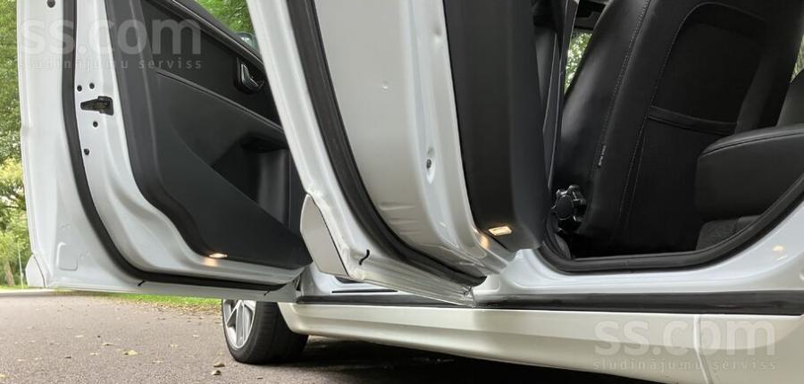 Balts Volvo V70 2013 Liepāja, ar dzinēja tilpumu 1.60 L un nobraukumu 301 tūkst. km par 3500 €, foto 8 vietnē AUTOMOTO.COM.LV