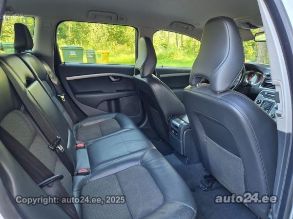 Balts Volvo V70 2014 Tallina, ar dzinēja tilpumu 2.40 L un nobraukumu 265 tūkst. km par 9999 €, foto 11 vietnē AUTOMOTO.COM.LV