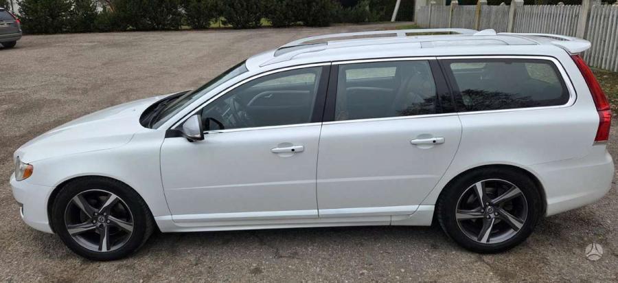 White Volvo V70 2014 in Kaunas, with an engine capacity of 2.40 L and mileage of 270 thousand km for 11300 €, photo 6 on AUTOMOTO.COM.LV