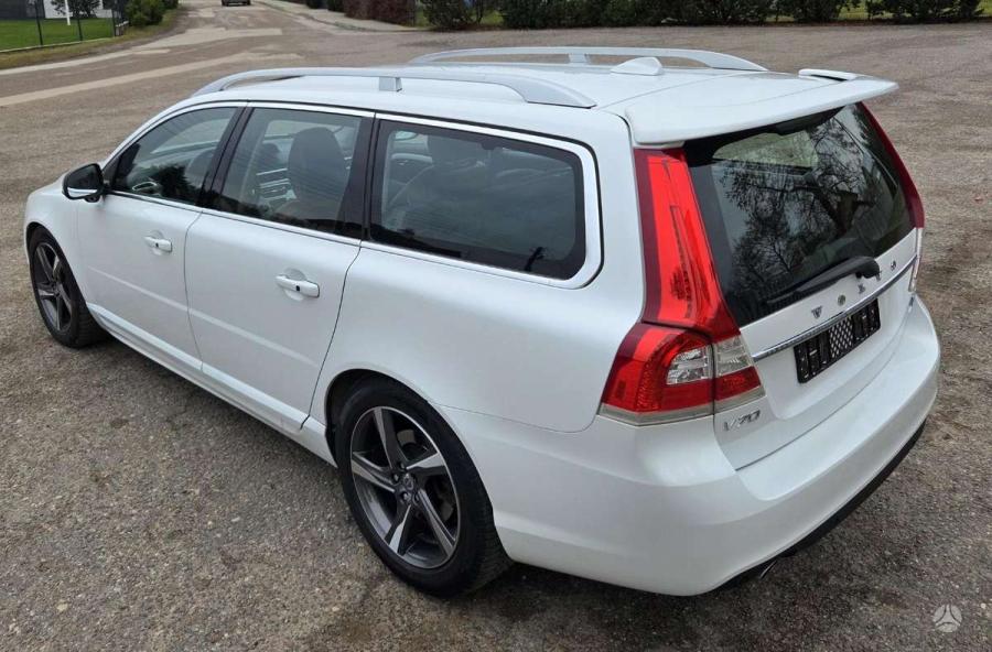 White Volvo V70 2014 in Kaunas, with an engine capacity of 2.40 L and mileage of 270 thousand km for 11300 €, photo 7 on AUTOMOTO.COM.LV