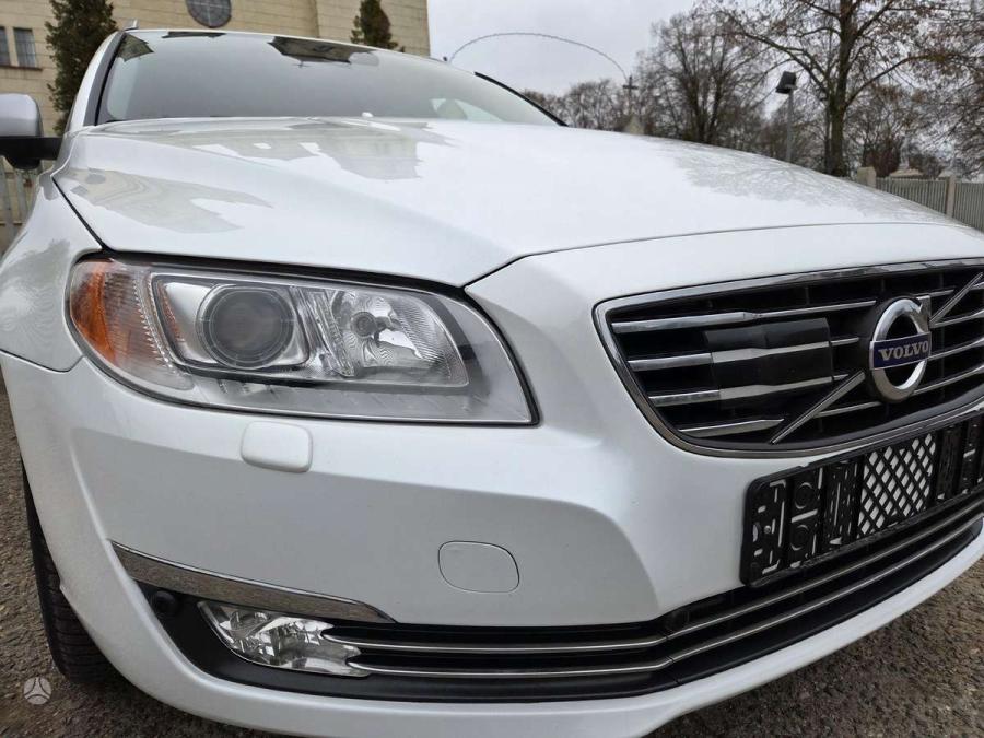 White Volvo V70 2014 in Kaunas, with an engine capacity of 2.40 L and mileage of 270 thousand km for 11300 €, photo 10 on AUTOMOTO.COM.LV