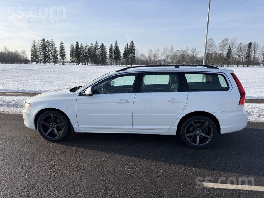 Balts Volvo V70 2014 Cēsis, ar dzinēja tilpumu 2.40 L un nobraukumu 0 tūkst. km par 6590 €, foto 2 vietnē AUTOMOTO.COM.LV