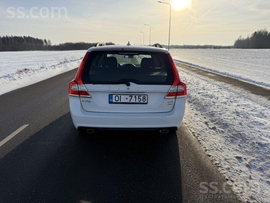 Balts Volvo V70 2014 Cēsis, ar dzinēja tilpumu 2.40 L un nobraukumu 0 tūkst. km par 6590 €, foto 4 vietnē AUTOMOTO.COM.LV