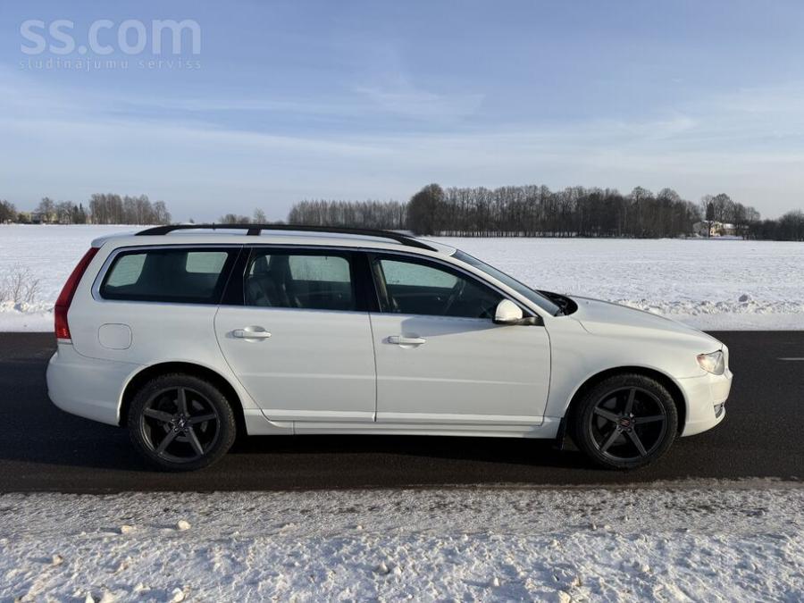 Balts Volvo V70 2014 Cēsis, ar dzinēja tilpumu 2.40 L un nobraukumu 0 tūkst. km par 6590 €, foto 6 vietnē AUTOMOTO.COM.LV