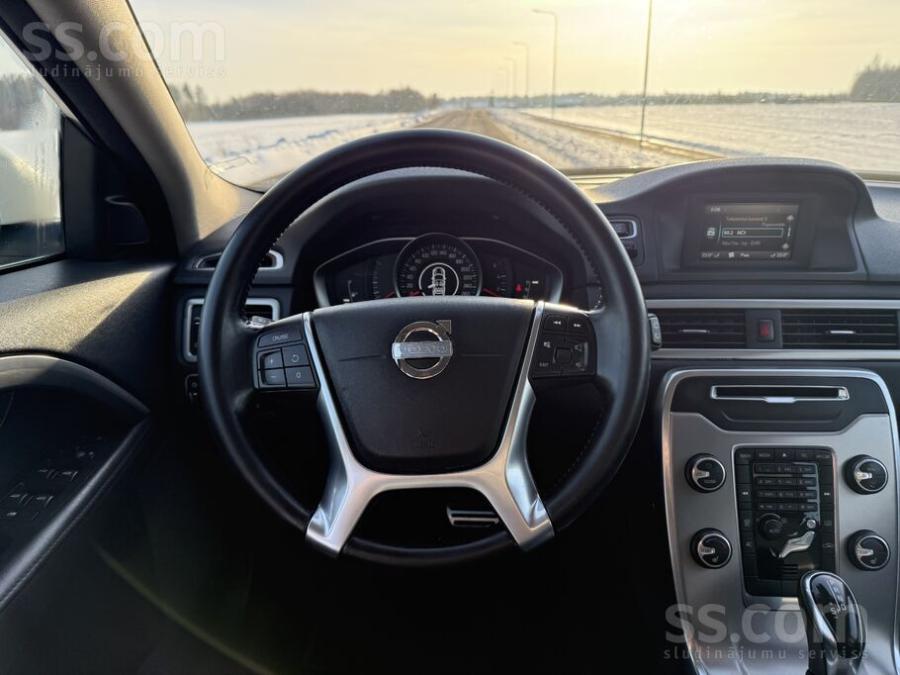 Balts Volvo V70 2014 Cēsis, ar dzinēja tilpumu 2.40 L un nobraukumu 0 tūkst. km par 6590 €, foto 15 vietnē AUTOMOTO.COM.LV