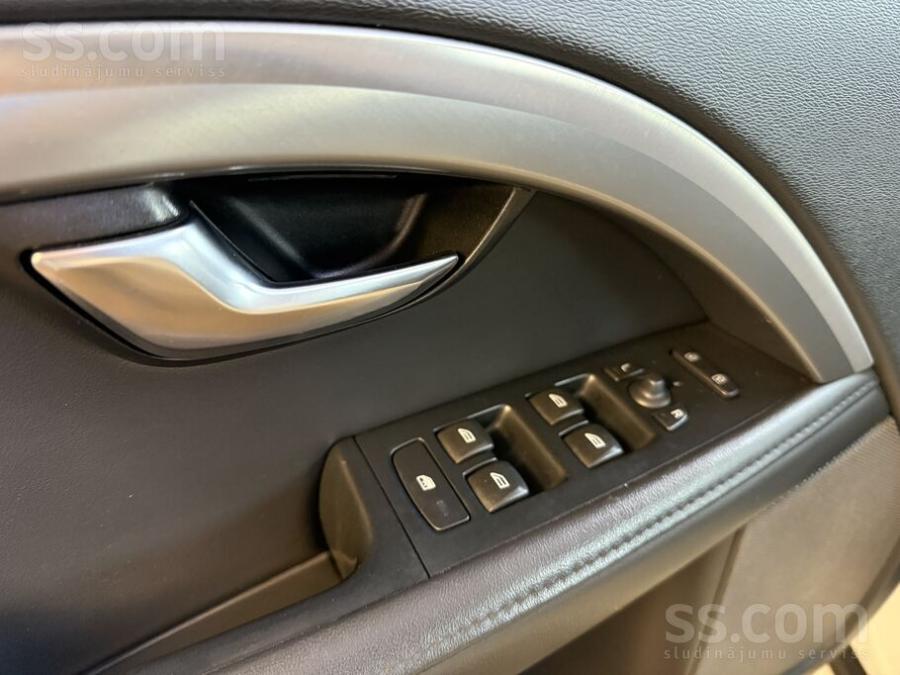 Balts Volvo V70 2014 Cēsis, ar dzinēja tilpumu 2.40 L un nobraukumu 0 tūkst. km par 6590 €, foto 17 vietnē AUTOMOTO.COM.LV