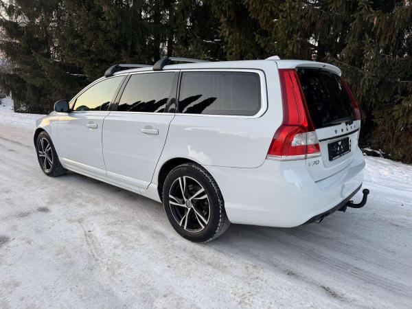 White Volvo V70 2014 in Alytus, with an engine capacity of 1.98 L and mileage of 249 thousand km for 5750 €, photo 5 on AUTOMOTO.COM.LV