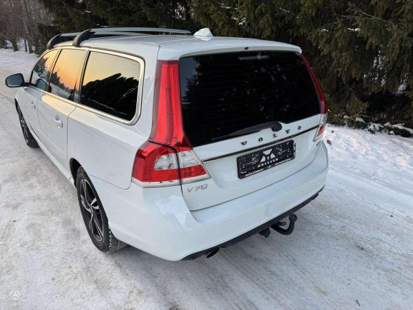 White Volvo V70 2014 in Alytus, with an engine capacity of 1.98 L and mileage of 249 thousand km for 5750 €, photo 7 on AUTOMOTO.COM.LV