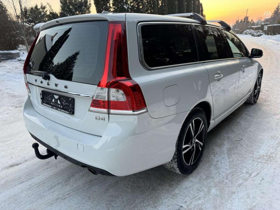 Balts Volvo V70 2014 Alīta, ar dzinēja tilpumu 1.98 L un nobraukumu 249 tūkst. km par 5750 €, foto 9 vietnē AUTOMOTO.COM.LV