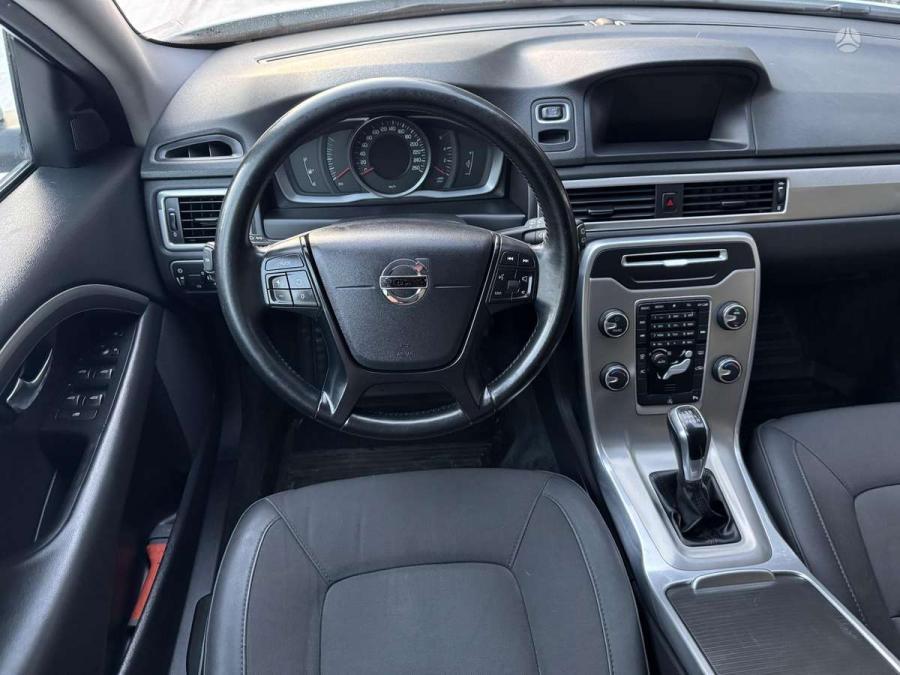 Balts Volvo V70 2014 Alīta, ar dzinēja tilpumu 1.98 L un nobraukumu 249 tūkst. km par 5750 €, foto 19 vietnē AUTOMOTO.COM.LV