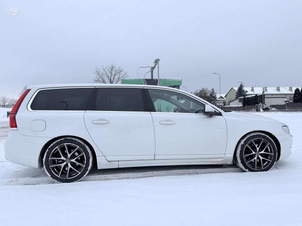 White Volvo V70 2014 in Kaunas, with an engine capacity of 1.97 L and mileage of 276 thousand km for 5850 €, photo 2 on AUTOMOTO.COM.LV