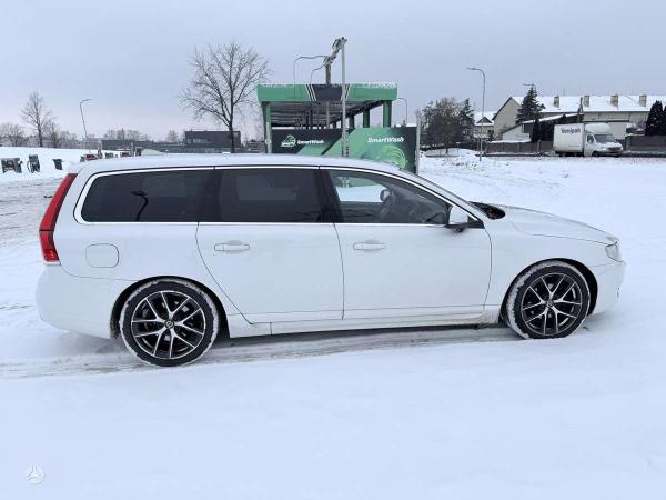 White Volvo V70 2014 in Kaunas, with an engine capacity of 1.97 L and mileage of 276 thousand km for 5850 €, photo 5 on AUTOMOTO.COM.LV