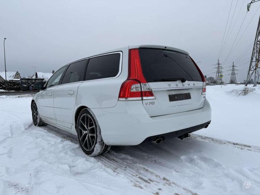 Balts Volvo V70 2014 Kauņa, ar dzinēja tilpumu 1.97 L un nobraukumu 276 tūkst. km par 5850 €, foto 9 vietnē AUTOMOTO.COM.LV