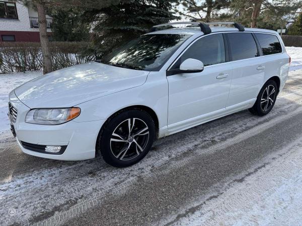 White Volvo V70 2014 in Alytus, with an engine capacity of 1.98 L and mileage of 252 thousand km for 5550 €, photo 4 on AUTOMOTO.COM.LV