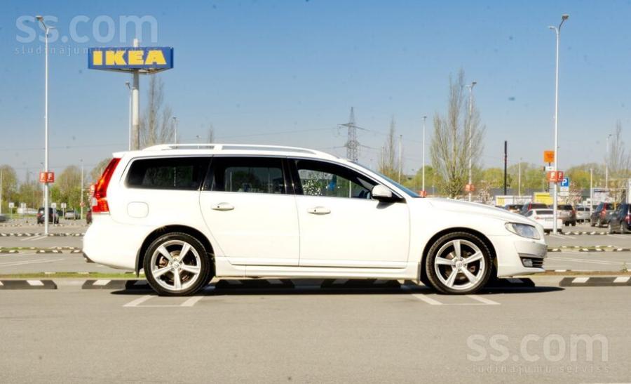 Balts Volvo V70 2014 Rīga, ar dzinēja tilpumu 2.00 L un nobraukumu 260 tūkst. km par 7000 €, foto 9 vietnē AUTOMOTO.COM.LV