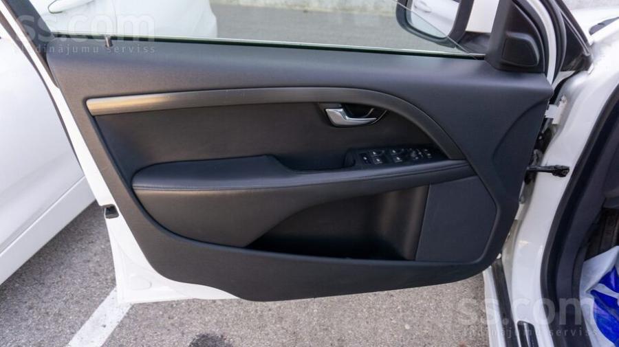 Balts Volvo V70 2014 Rīga, ar dzinēja tilpumu 2.00 L un nobraukumu 260 tūkst. km par 7000 €, foto 22 vietnē AUTOMOTO.COM.LV