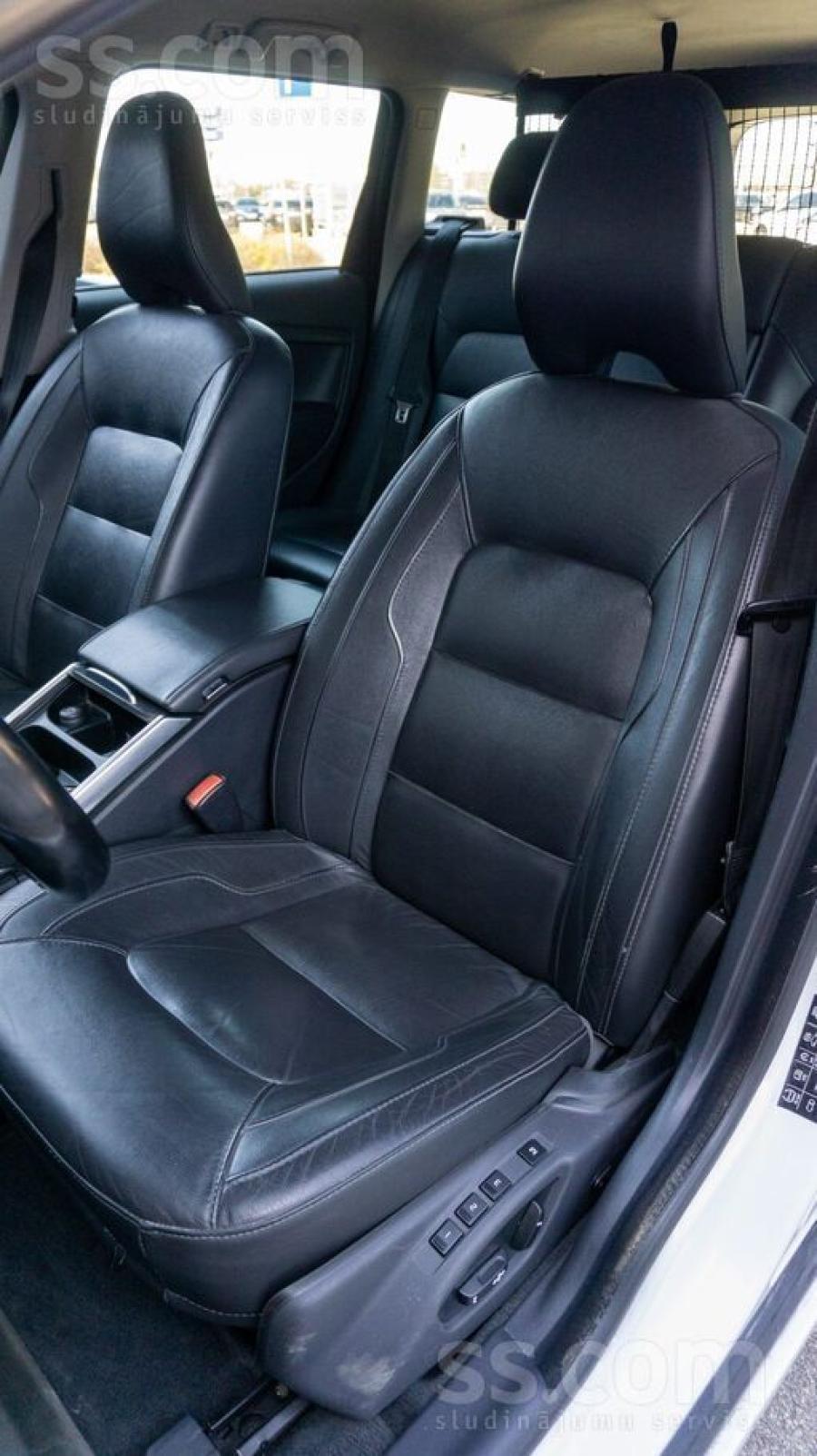Balts Volvo V70 2014 Rīga, ar dzinēja tilpumu 2.00 L un nobraukumu 260 tūkst. km par 7000 €, foto 24 vietnē AUTOMOTO.COM.LV