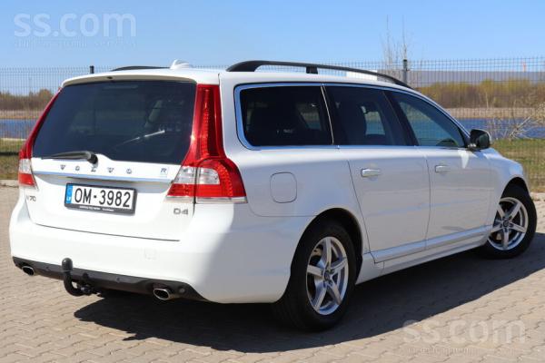 White Volvo V70 2014 in Riga, with an engine capacity of 2.00 L and mileage of 0 thousand km for 5250 €, photo 7 on AUTOMOTO.COM.LV
