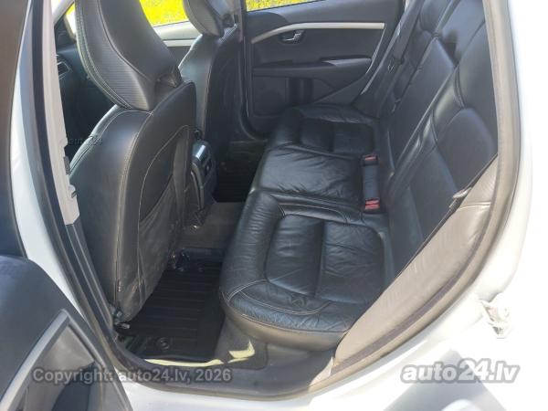 White Volvo V70 2014 in Tallinn, with an engine capacity of 2.00 L and mileage of 365 thousand km for 4900 €, photo 8 on AUTOMOTO.COM.LV