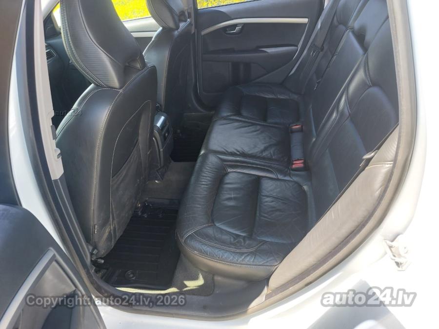 Balts Volvo V70 2014 Tallina, ar dzinēja tilpumu 2.00 L un nobraukumu 365 tūkst. km par 4900 €, foto 9 vietnē AUTOMOTO.COM.LV