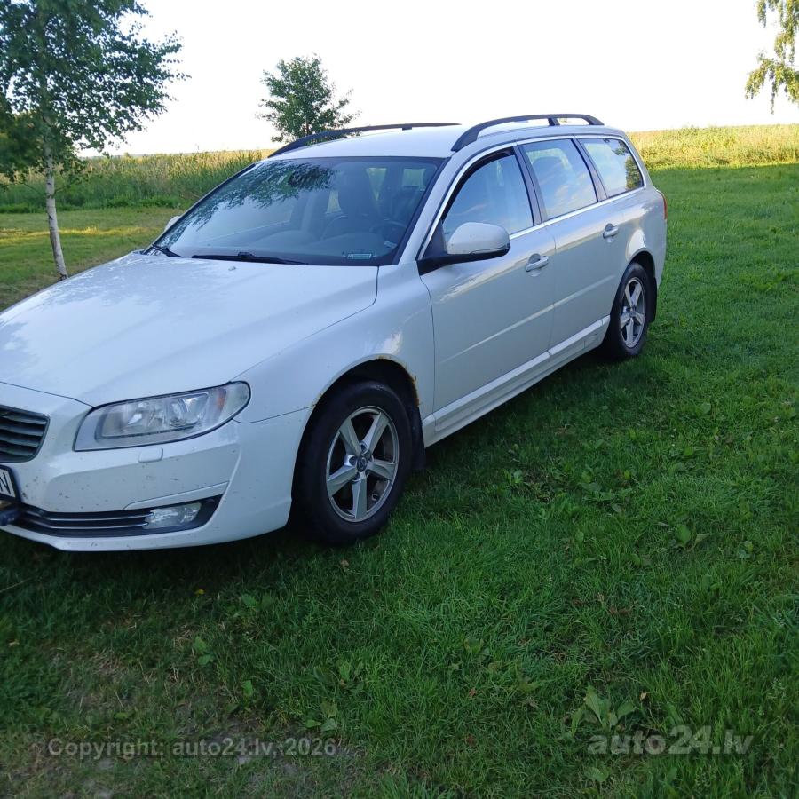 White Volvo V70 2014 in Tallinn, with an engine capacity of 0.00 L and mileage of 597 thousand km for 3800 €, photo 1 on AUTOMOTO.COM.LV