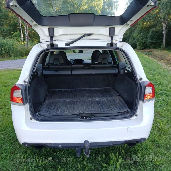 White Volvo V70 2014 in Tallinn, with an engine capacity of 0.00 L and mileage of 597 thousand km for 3800 €, photo 3 on AUTOMOTO.COM.LV
