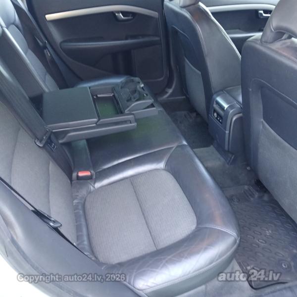 White Volvo V70 2014 in Tallinn, with an engine capacity of 0.00 L and mileage of 597 thousand km for 3800 €, photo 6 on AUTOMOTO.COM.LV