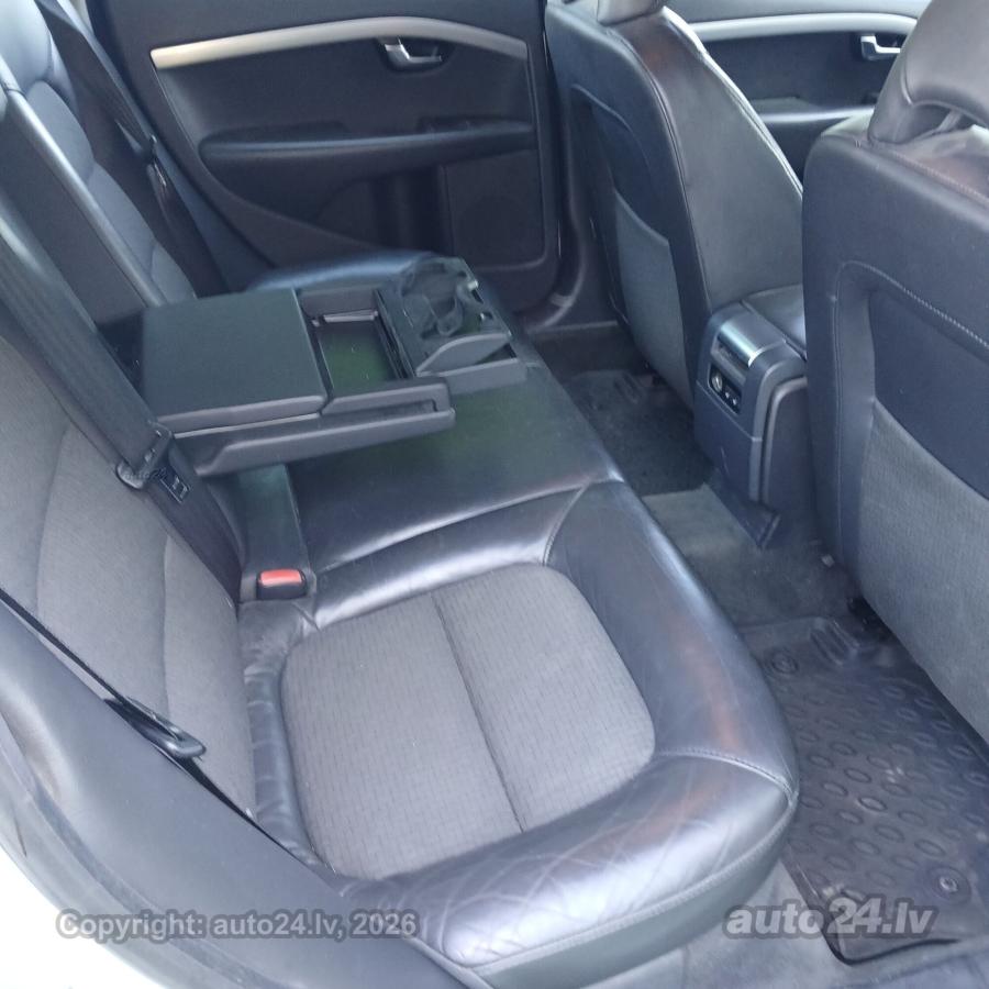 White Volvo V70 2014 in Tallinn, with an engine capacity of 0.00 L and mileage of 597 thousand km for 3800 €, photo 7 on AUTOMOTO.COM.LV