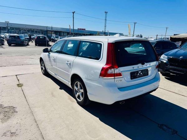 Balts Volvo V70 2014 Kauņa, ar dzinēja tilpumu 1.97 L un nobraukumu 255 tūkst. km par 6900 €, foto 6 vietnē AUTOMOTO.COM.LV