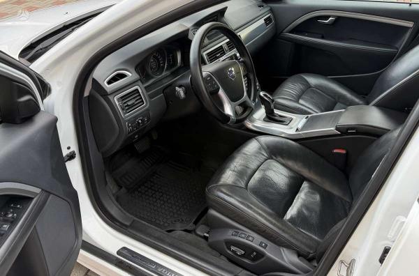 White Volvo V70 2014 in Vilnius, with an engine capacity of 2.00 L and mileage of 295 thousand km for 3750 €, photo 10 on AUTOMOTO.COM.LV