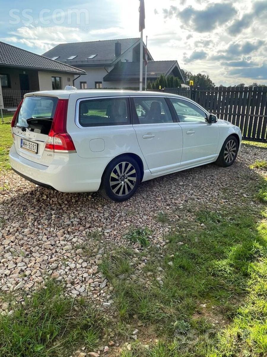 Balts Volvo V70 2014 Rīga, ar dzinēja tilpumu 1.60 L un nobraukumu 257 tūkst. km par 7000 €, foto 3 vietnē AUTOMOTO.COM.LV